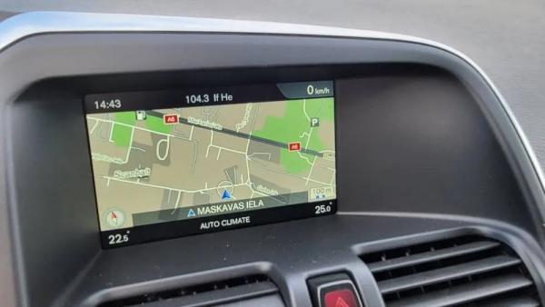 Black Volvo XC60 2015 in Riga, with an engine capacity of 2.00 L and mileage of 179 thousand km for 7500 €, photo 8 on AUTOMOTO.COM.LV