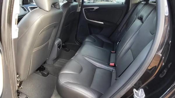 Black Volvo XC60 2015 in Riga, with an engine capacity of 2.00 L and mileage of 179 thousand km for 7500 €, photo 10 on AUTOMOTO.COM.LV