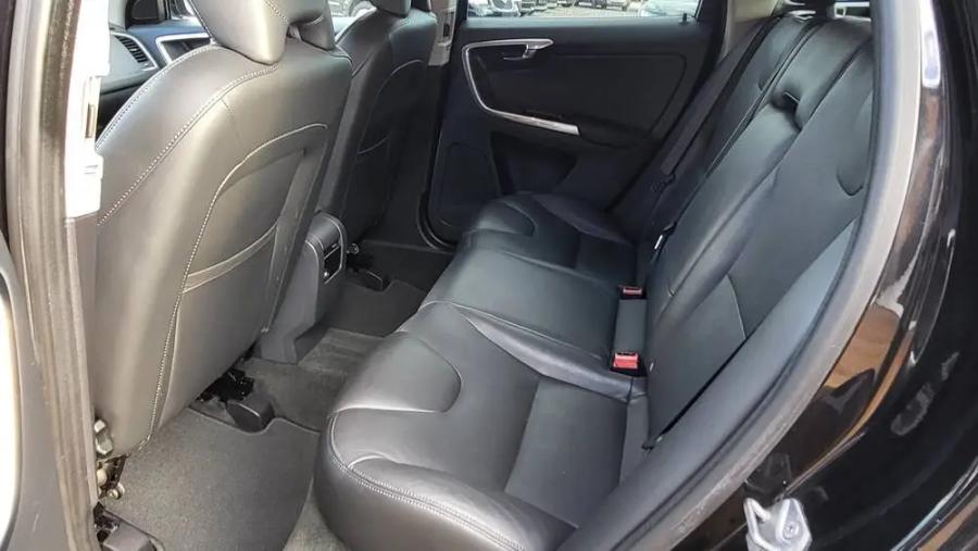 Melns Volvo XC60 2015 Rīga, ar dzinēja tilpumu 2.00 L un nobraukumu 179 tūkst. km par 7500 €, foto 11 vietnē AUTOMOTO.COM.LV