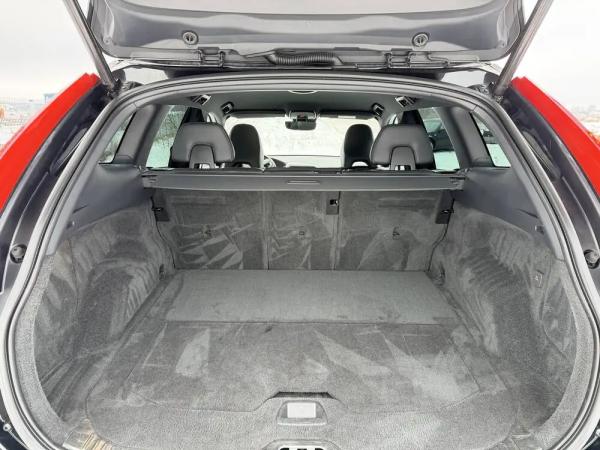 Melns Volvo XC60 2015 Rīga, ar dzinēja tilpumu 2.40 L un nobraukumu 309 tūkst. km par 12995 €, foto 6 vietnē AUTOMOTO.COM.LV