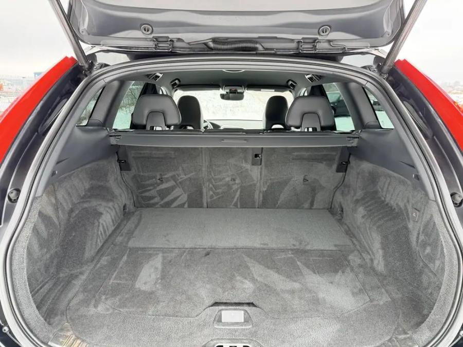 Melns Volvo XC60 2015 Rīga, ar dzinēja tilpumu 2.40 L un nobraukumu 309 tūkst. km par 12995 €, foto 7 vietnē AUTOMOTO.COM.LV