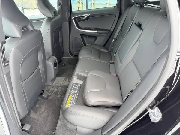 Melns Volvo XC60 2015 Rīga, ar dzinēja tilpumu 2.40 L un nobraukumu 309 tūkst. km par 12995 €, foto 8 vietnē AUTOMOTO.COM.LV