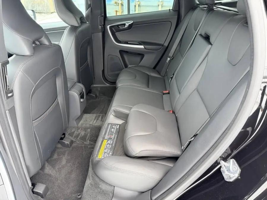 Melns Volvo XC60 2015 Rīga, ar dzinēja tilpumu 2.40 L un nobraukumu 309 tūkst. km par 12995 €, foto 9 vietnē AUTOMOTO.COM.LV