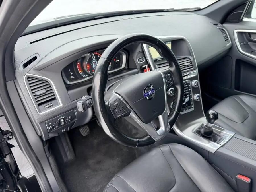 Melns Volvo XC60 2015 Rīga, ar dzinēja tilpumu 2.40 L un nobraukumu 309 tūkst. km par 12995 €, foto 12 vietnē AUTOMOTO.COM.LV