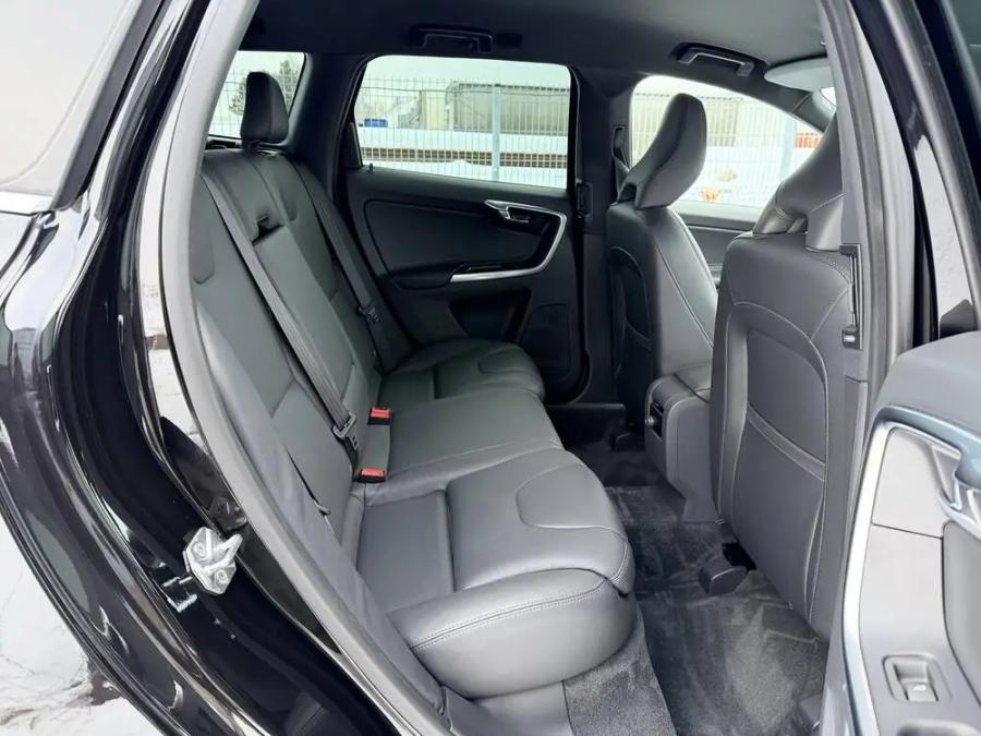 Melns Volvo XC60 2015 Rīga, ar dzinēja tilpumu 2.40 L un nobraukumu 309 tūkst. km par 12995 €, foto 14 vietnē AUTOMOTO.COM.LV
