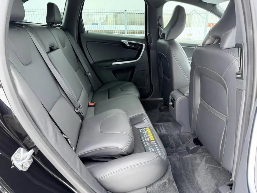 Melns Volvo XC60 2015 Rīga, ar dzinēja tilpumu 2.40 L un nobraukumu 309 tūkst. km par 12995 €, foto 15 vietnē AUTOMOTO.COM.LV
