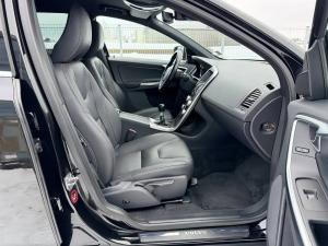 Melns Volvo XC60 2015 Rīga, ar dzinēja tilpumu 2.40 L un nobraukumu 309 tūkst. km par 12995 €, foto 17 vietnē AUTOMOTO.COM.LV