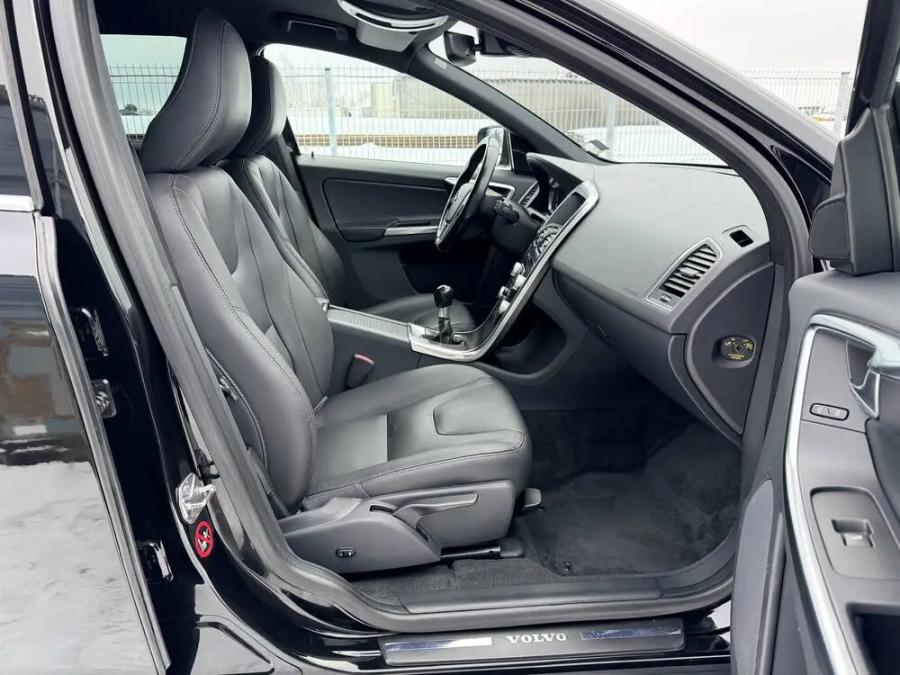 Melns Volvo XC60 2015 Rīga, ar dzinēja tilpumu 2.40 L un nobraukumu 309 tūkst. km par 12995 €, foto 17 vietnē AUTOMOTO.COM.LV