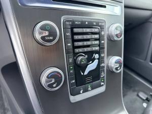 Melns Volvo XC60 2015 Rīga, ar dzinēja tilpumu 2.40 L un nobraukumu 309 tūkst. km par 12995 €, foto 23 vietnē AUTOMOTO.COM.LV
