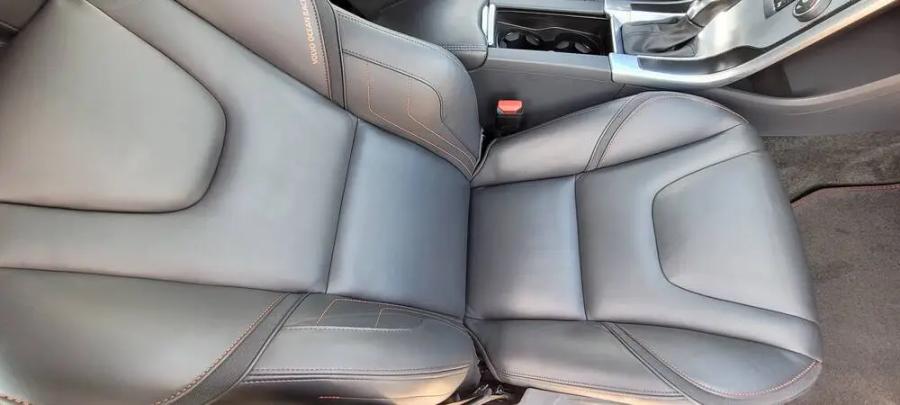 Melns Volvo XC60 2015 Rīga, ar dzinēja tilpumu 2.00 L un nobraukumu 283 tūkst. km par 11000 €, foto 12 vietnē AUTOMOTO.COM.LV