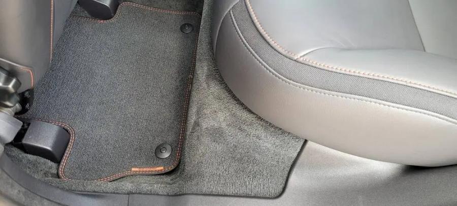 Melns Volvo XC60 2015 Rīga, ar dzinēja tilpumu 2.00 L un nobraukumu 283 tūkst. km par 11000 €, foto 16 vietnē AUTOMOTO.COM.LV
