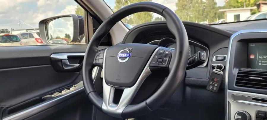 Melns Volvo XC60 2015 Rīga, ar dzinēja tilpumu 2.00 L un nobraukumu 283 tūkst. km par 11000 €, foto 17 vietnē AUTOMOTO.COM.LV
