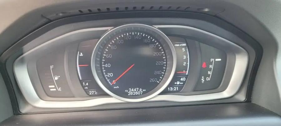 Melns Volvo XC60 2015 Rīga, ar dzinēja tilpumu 2.00 L un nobraukumu 283 tūkst. km par 11000 €, foto 24 vietnē AUTOMOTO.COM.LV