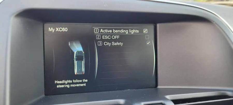 Melns Volvo XC60 2015 Rīga, ar dzinēja tilpumu 2.00 L un nobraukumu 283 tūkst. km par 11000 €, foto 36 vietnē AUTOMOTO.COM.LV