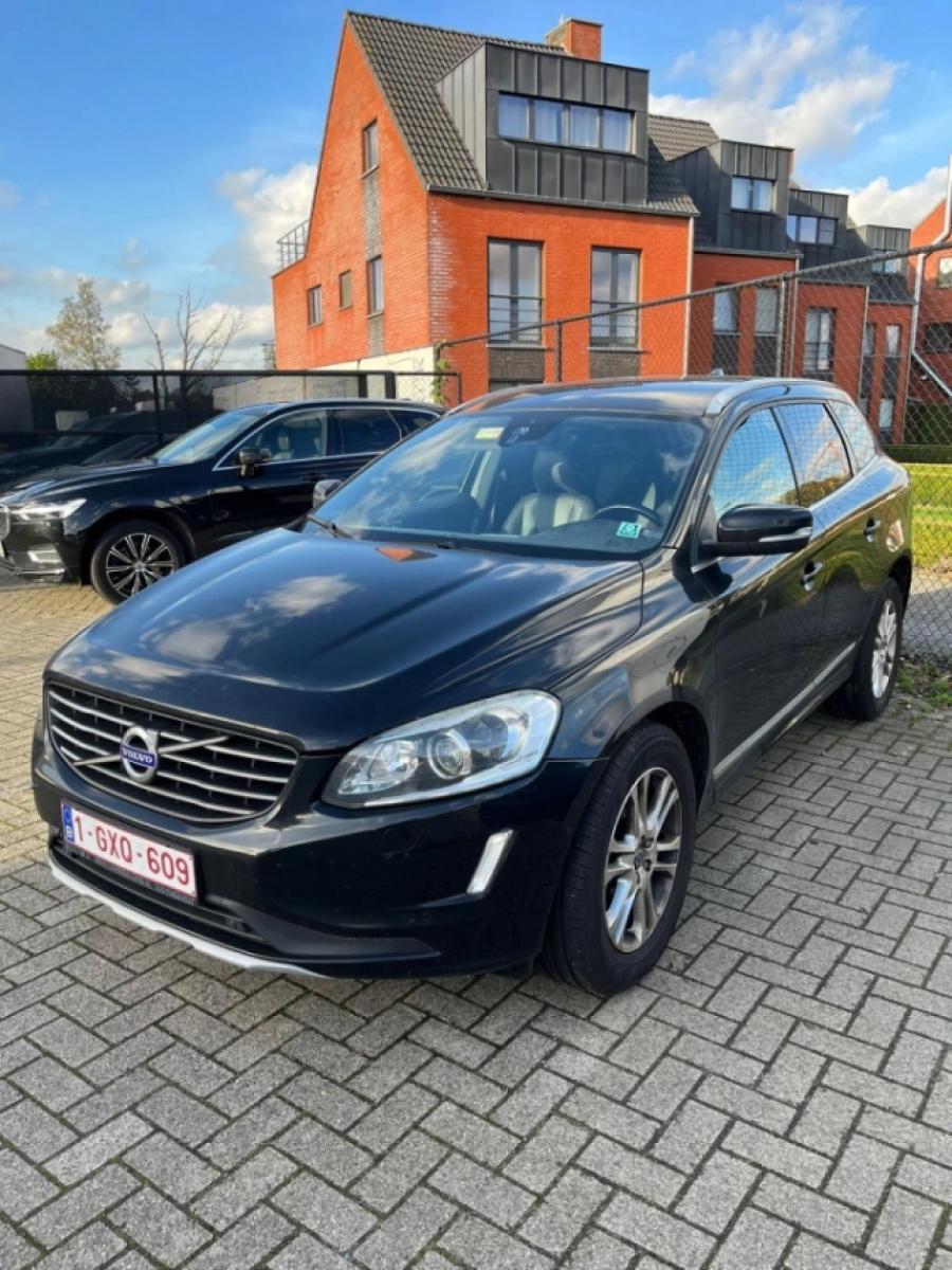 Melns Volvo XC60 2015 Rīga, ar dzinēja tilpumu 2.40 L un nobraukumu 299 tūkst. km par 12995 €, foto 4 vietnē AUTOMOTO.COM.LV