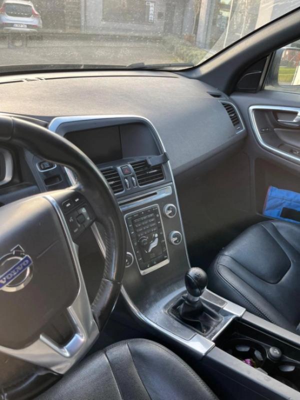 Melns Volvo XC60 2015 Rīga, ar dzinēja tilpumu 2.40 L un nobraukumu 299 tūkst. km par 12995 €, foto 4 vietnē AUTOMOTO.COM.LV