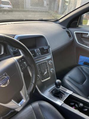 Melns Volvo XC60 2015 Rīga, ar dzinēja tilpumu 2.40 L un nobraukumu 299 tūkst. km par 12995 €, foto 5 vietnē AUTOMOTO.COM.LV