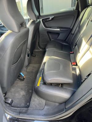 Melns Volvo XC60 2015 Rīga, ar dzinēja tilpumu 2.40 L un nobraukumu 299 tūkst. km par 12995 €, foto 6 vietnē AUTOMOTO.COM.LV