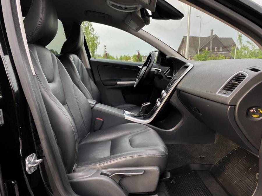 Melns Volvo XC60 2015 Rīga, ar dzinēja tilpumu 2.40 L un nobraukumu 262 tūkst. km par 14350 €, foto 8 vietnē AUTOMOTO.COM.LV