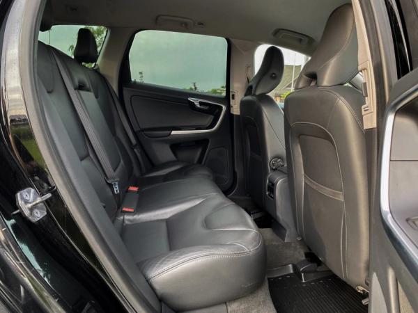 Melns Volvo XC60 2015 Rīga, ar dzinēja tilpumu 2.40 L un nobraukumu 262 tūkst. km par 14350 €, foto 10 vietnē AUTOMOTO.COM.LV