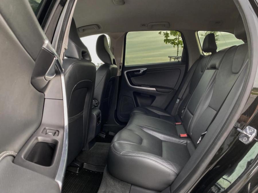 Melns Volvo XC60 2015 Rīga, ar dzinēja tilpumu 2.40 L un nobraukumu 262 tūkst. km par 14350 €, foto 13 vietnē AUTOMOTO.COM.LV