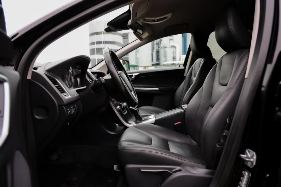 Melns Volvo XC60 2015 Rīga, ar dzinēja tilpumu 2.40 L un nobraukumu 262 tūkst. km par 14350 €, foto 21 vietnē AUTOMOTO.COM.LV