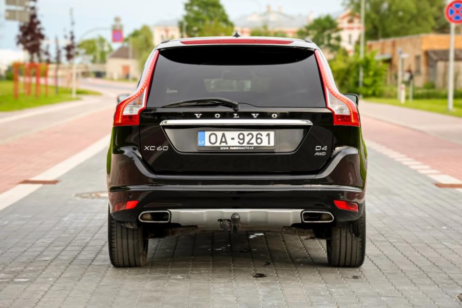 Melns Volvo XC60 2015 Rīga, ar dzinēja tilpumu 2.40 L un nobraukumu 262 tūkst. km par 14350 €, foto 22 vietnē AUTOMOTO.COM.LV