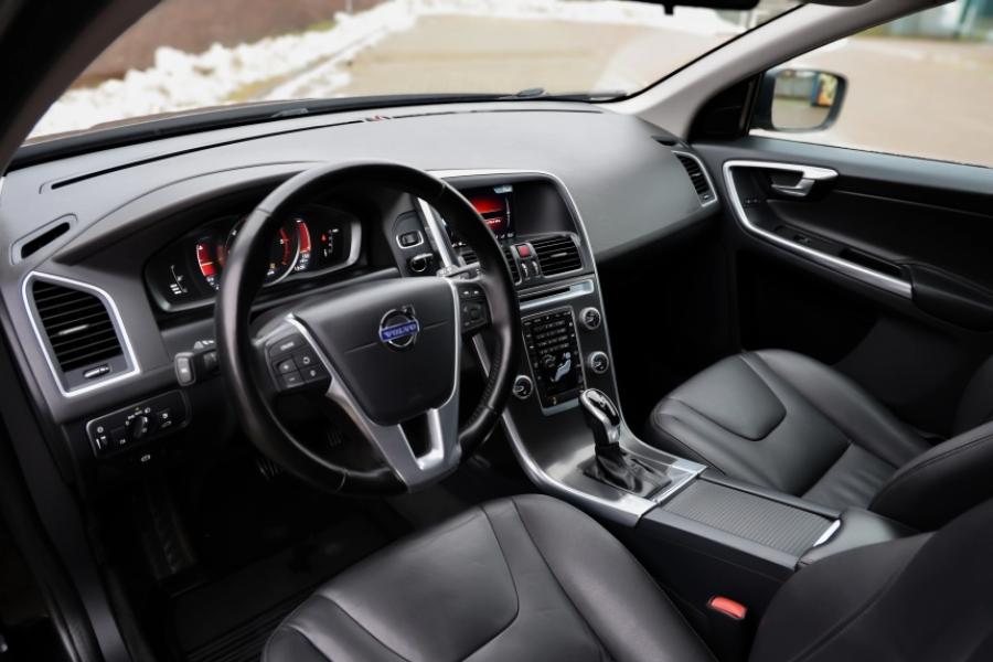 Melns Volvo XC60 2015 Rīga, ar dzinēja tilpumu 2.40 L un nobraukumu 262 tūkst. km par 14350 €, foto 23 vietnē AUTOMOTO.COM.LV