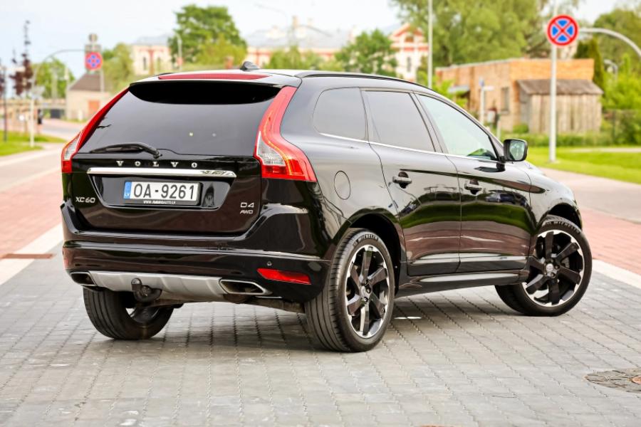 Melns Volvo XC60 2015 Rīga, ar dzinēja tilpumu 2.40 L un nobraukumu 262 tūkst. km par 14350 €, foto 24 vietnē AUTOMOTO.COM.LV