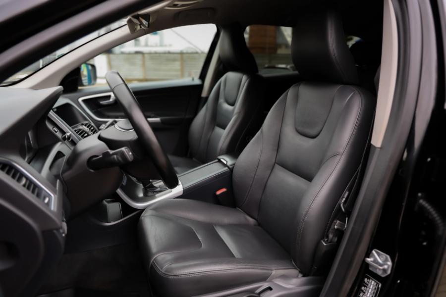 Melns Volvo XC60 2015 Rīga, ar dzinēja tilpumu 2.40 L un nobraukumu 262 tūkst. km par 14350 €, foto 25 vietnē AUTOMOTO.COM.LV