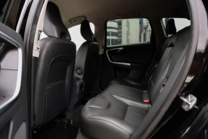 Melns Volvo XC60 2015 Rīga, ar dzinēja tilpumu 2.40 L un nobraukumu 262 tūkst. km par 14350 €, foto 26 vietnē AUTOMOTO.COM.LV