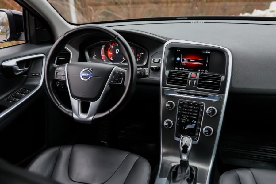 Melns Volvo XC60 2015 Rīga, ar dzinēja tilpumu 2.40 L un nobraukumu 262 tūkst. km par 14350 €, foto 34 vietnē AUTOMOTO.COM.LV