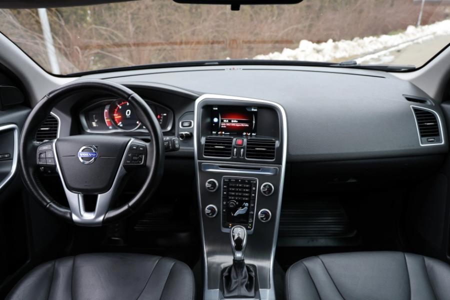 Melns Volvo XC60 2015 Rīga, ar dzinēja tilpumu 2.40 L un nobraukumu 262 tūkst. km par 14350 €, foto 36 vietnē AUTOMOTO.COM.LV