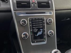 Melns Volvo XC60 2015 Rīga, ar dzinēja tilpumu 2.40 L un nobraukumu 262 tūkst. km par 14350 €, foto 37 vietnē AUTOMOTO.COM.LV
