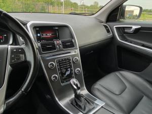Melns Volvo XC60 2015 Rīga, ar dzinēja tilpumu 2.40 L un nobraukumu 262 tūkst. km par 14350 €, foto 39 vietnē AUTOMOTO.COM.LV