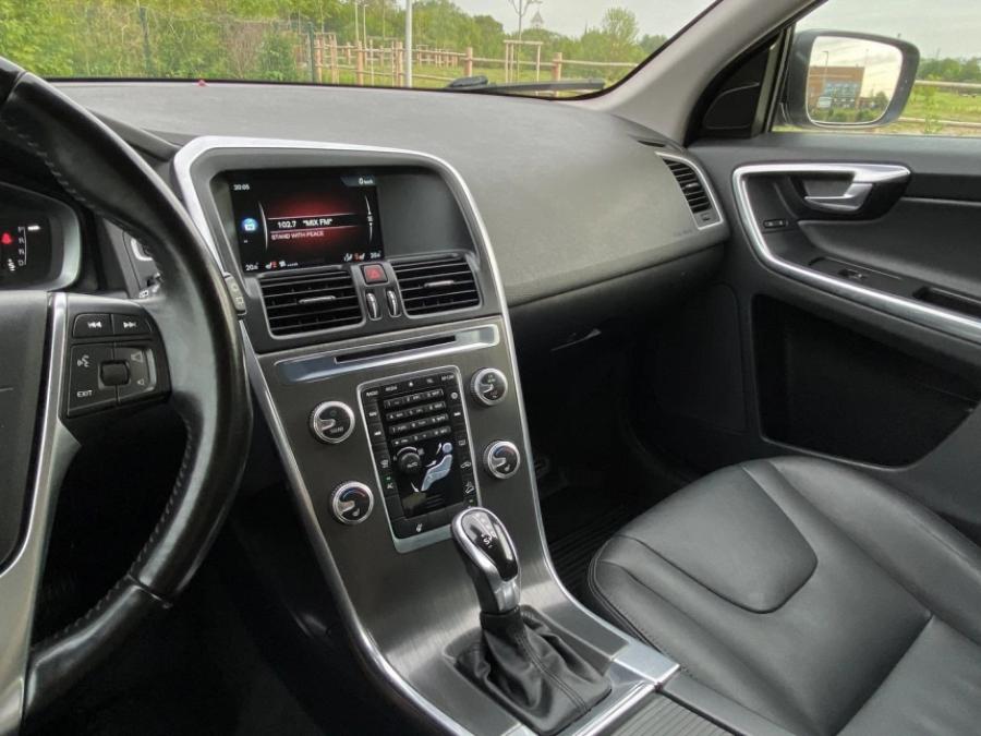Melns Volvo XC60 2015 Rīga, ar dzinēja tilpumu 2.40 L un nobraukumu 262 tūkst. km par 14350 €, foto 39 vietnē AUTOMOTO.COM.LV