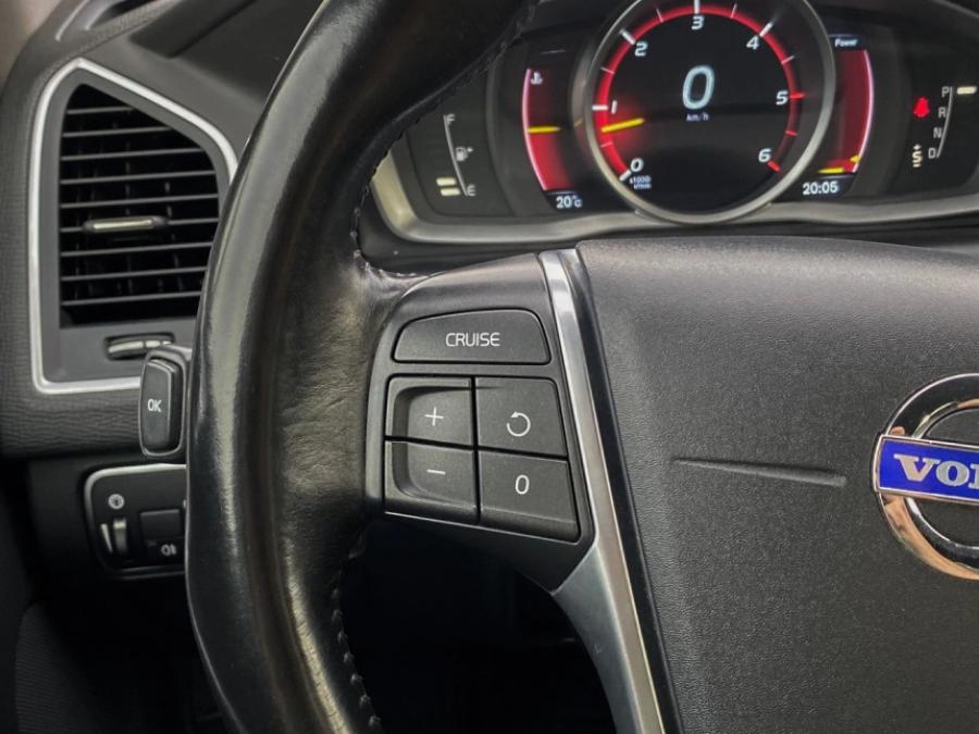 Melns Volvo XC60 2015 Rīga, ar dzinēja tilpumu 2.40 L un nobraukumu 262 tūkst. km par 14350 €, foto 41 vietnē AUTOMOTO.COM.LV