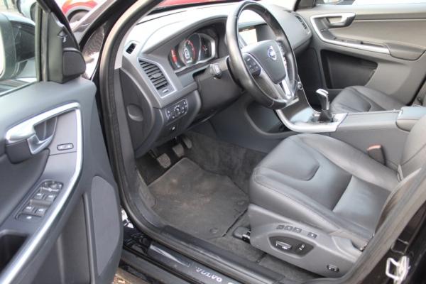 Melns Volvo XC60 2015 Rīga, ar dzinēja tilpumu 2.00 L un nobraukumu 124 tūkst. km par 13199 €, foto 6 vietnē AUTOMOTO.COM.LV
