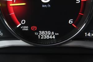 Черный Вольво ХС60 2015 в Рига, объемом двигателя 2.00 л и пробегом 124 тыс. км за 13199 €, фото 11 на AUTOMOTO.COM.LV