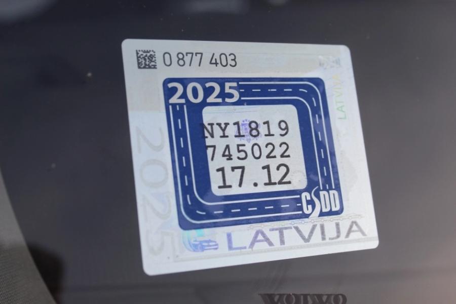 Черный Вольво ХС60 2015 в Рига, объемом двигателя 2.00 л и пробегом 124 тыс. км за 13199 €, фото 15 на AUTOMOTO.COM.LV