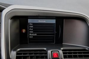 Black Volvo XC60 2015 in Riga, with an engine capacity of 2.40 L and mileage of 236 thousand km for 13990 €, photo 7 on AUTOMOTO.COM.LV