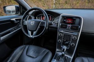 Black Volvo XC60 2015 in Riga, with an engine capacity of 2.40 L and mileage of 236 thousand km for 13990 €, photo 11 on AUTOMOTO.COM.LV