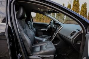 Black Volvo XC60 2015 in Riga, with an engine capacity of 2.40 L and mileage of 236 thousand km for 13990 €, photo 14 on AUTOMOTO.COM.LV