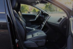 Black Volvo XC60 2015 in Riga, with an engine capacity of 2.40 L and mileage of 236 thousand km for 13990 €, photo 15 on AUTOMOTO.COM.LV