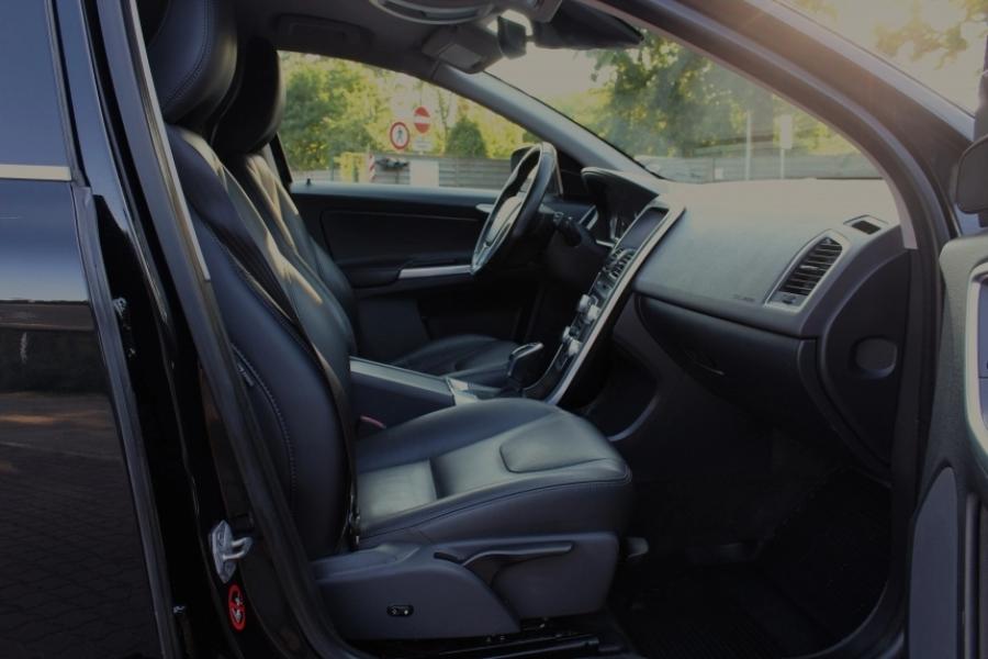Black Volvo XC60 2015 in Riga, with an engine capacity of 2.40 L and mileage of 236 thousand km for 13990 €, photo 15 on AUTOMOTO.COM.LV