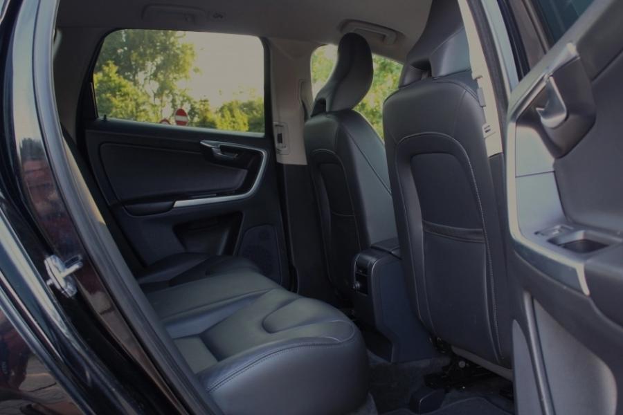 Black Volvo XC60 2015 in Riga, with an engine capacity of 2.40 L and mileage of 236 thousand km for 13990 €, photo 17 on AUTOMOTO.COM.LV