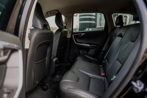 Black Volvo XC60 2015 in Riga, with an engine capacity of 2.40 L and mileage of 236 thousand km for 13990 €, photo 18 on AUTOMOTO.COM.LV