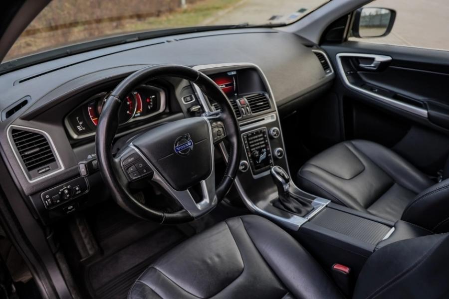 Black Volvo XC60 2015 in Riga, with an engine capacity of 2.40 L and mileage of 236 thousand km for 13990 €, photo 20 on AUTOMOTO.COM.LV