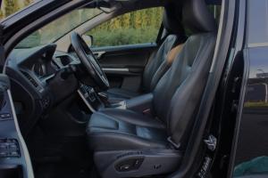 Black Volvo XC60 2015 in Riga, with an engine capacity of 2.40 L and mileage of 236 thousand km for 13990 €, photo 21 on AUTOMOTO.COM.LV
