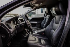 Black Volvo XC60 2015 in Riga, with an engine capacity of 2.40 L and mileage of 236 thousand km for 13990 €, photo 22 on AUTOMOTO.COM.LV